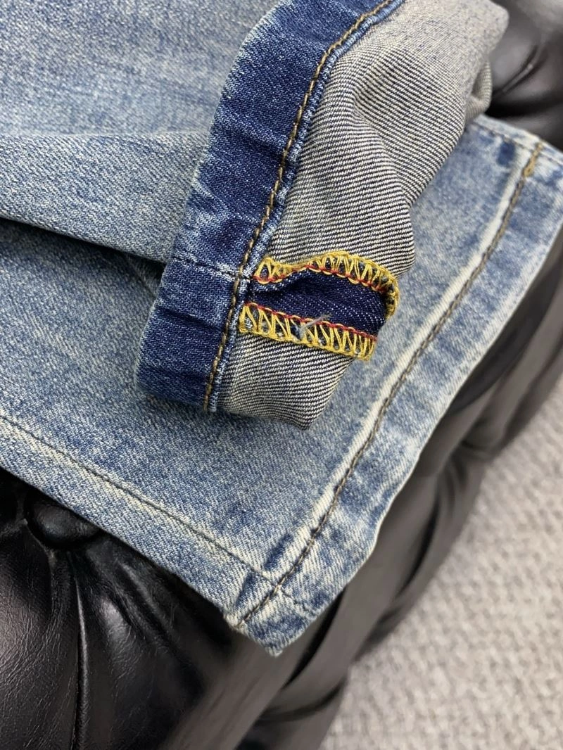 Low-cost Gucci Jeans
