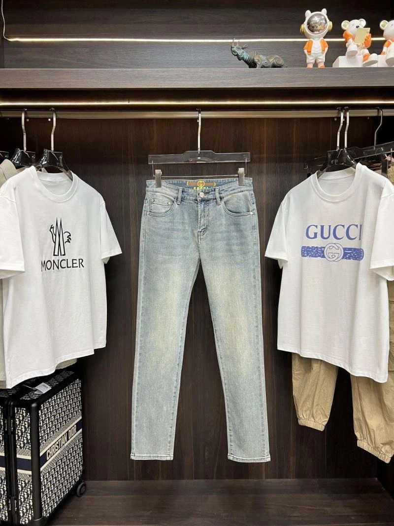 Low-cost Gucci Jeans