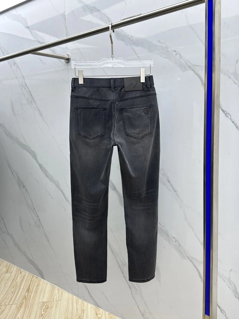 Low-cost Gucci Jeans