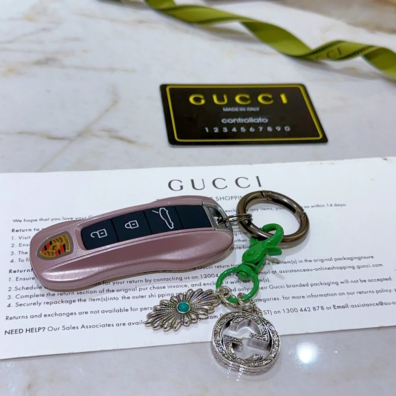 Low-cost Gucci Keychains