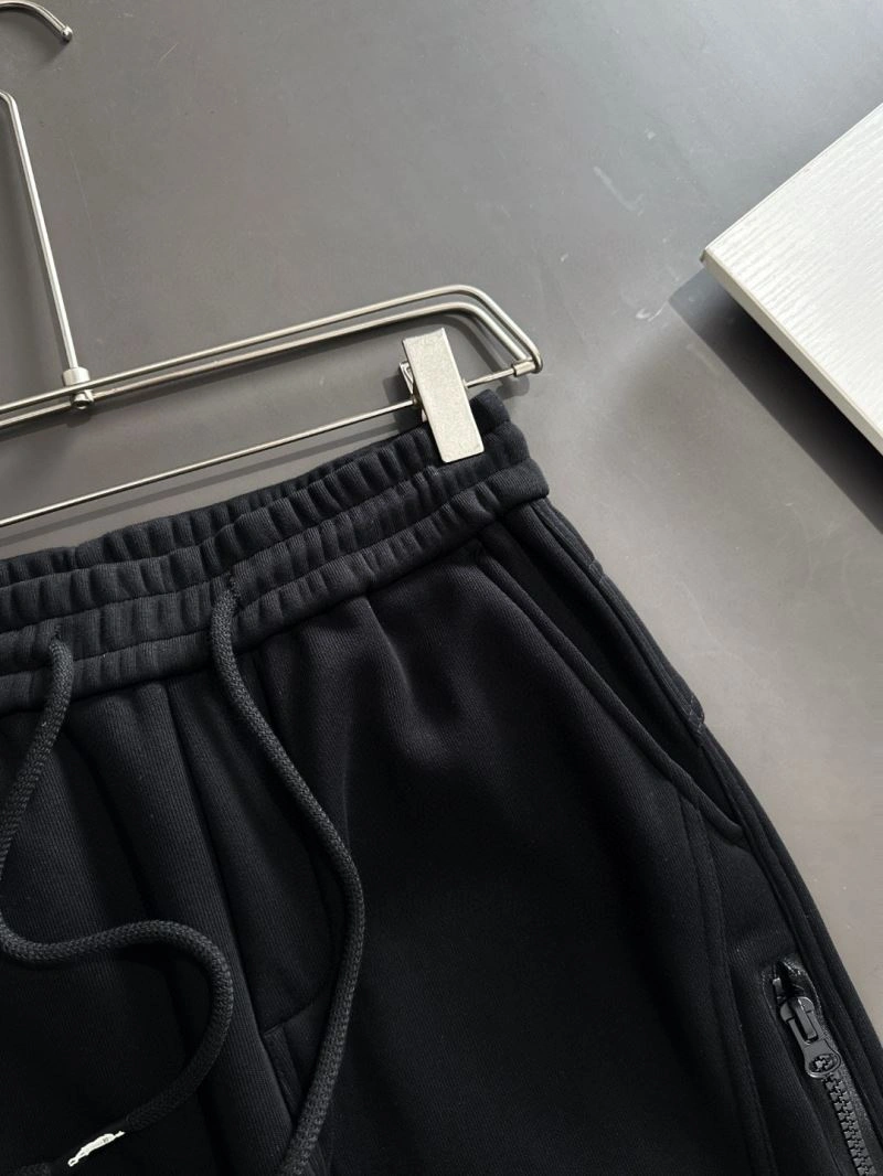 Accurate model Gucci Long Pants