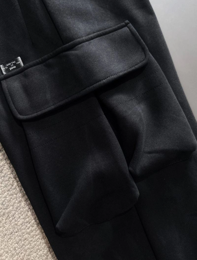 Accurate model Gucci Long Pants
