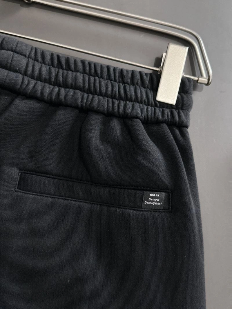 Accurate model Gucci Long Pants