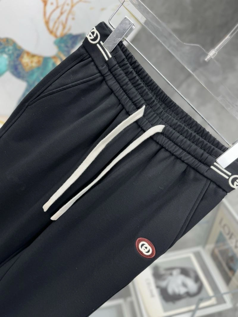 Accurate model Gucci Long Pants
