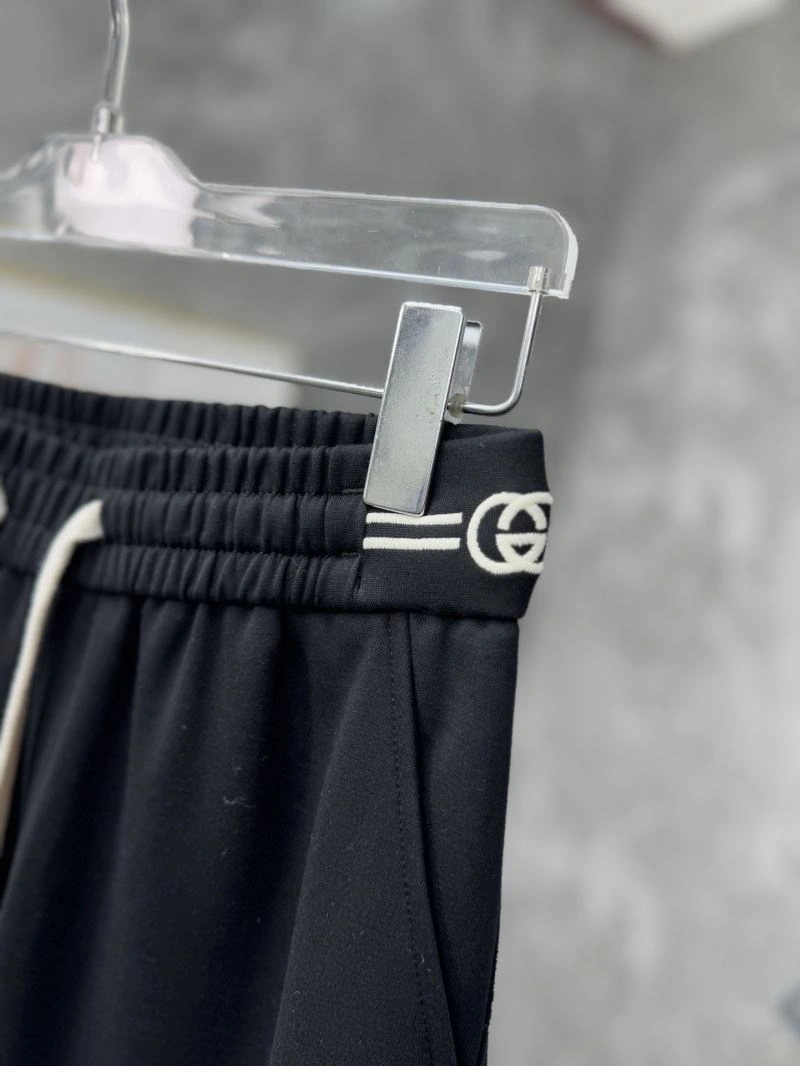 Accurate model Gucci Long Pants
