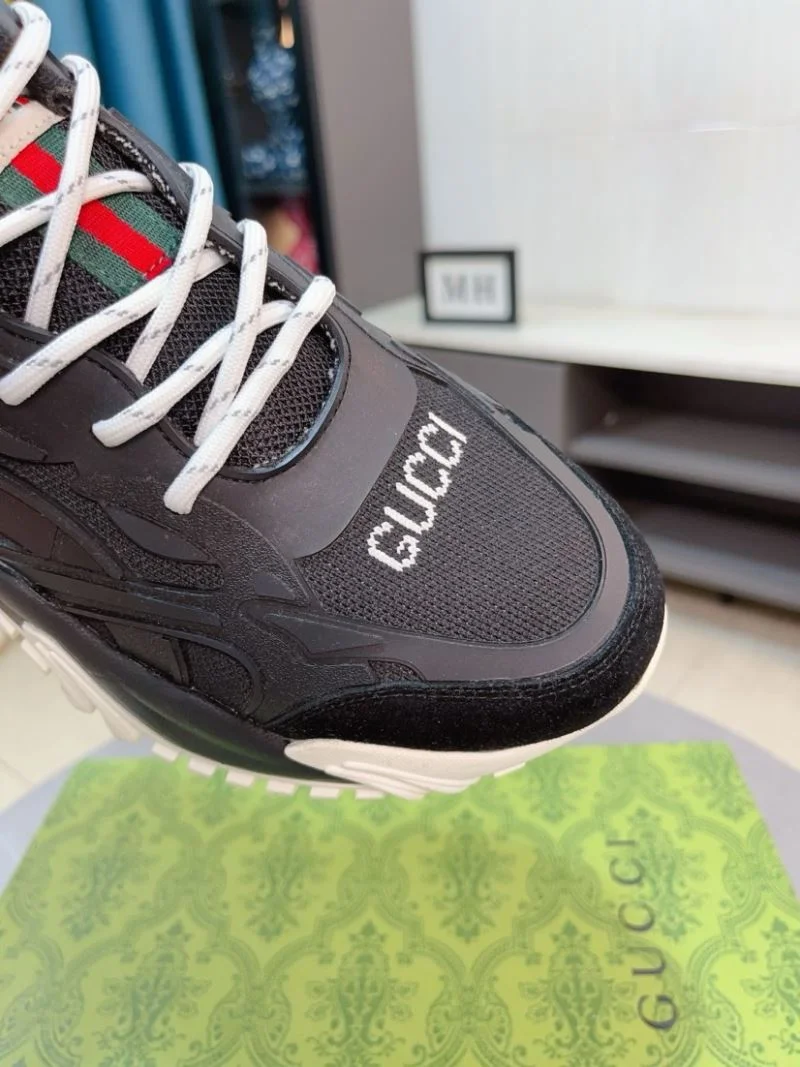 Bargain Gucci Low Shoes