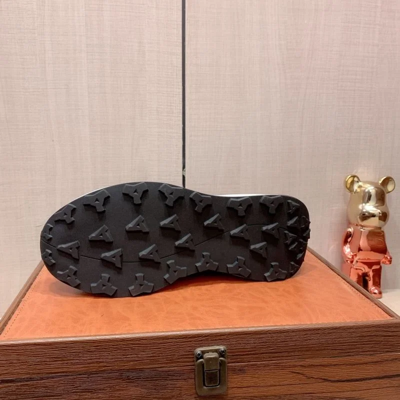 Value-priced Gucci Low Shoes