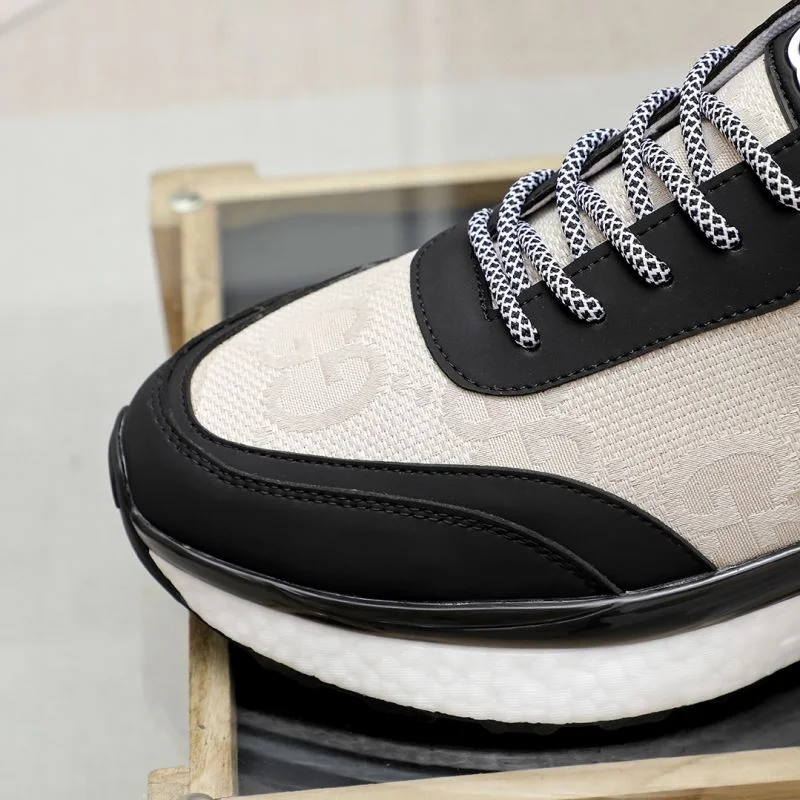 Accurate model Gucci Low Shoes