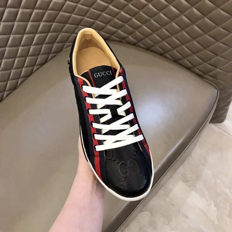 Value-priced Gucci Low Shoes