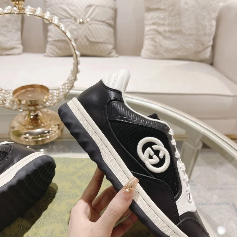 Accurate model Gucci Low Shoes