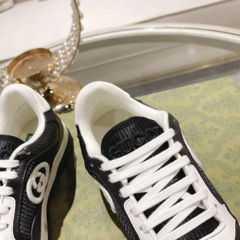 Accurate model Gucci Low Shoes