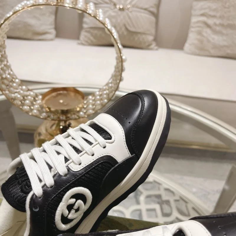 Accurate model Gucci Low Shoes