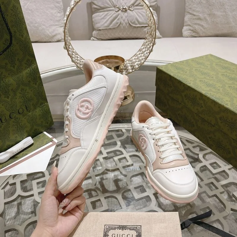 Accurate model Gucci Low Shoes