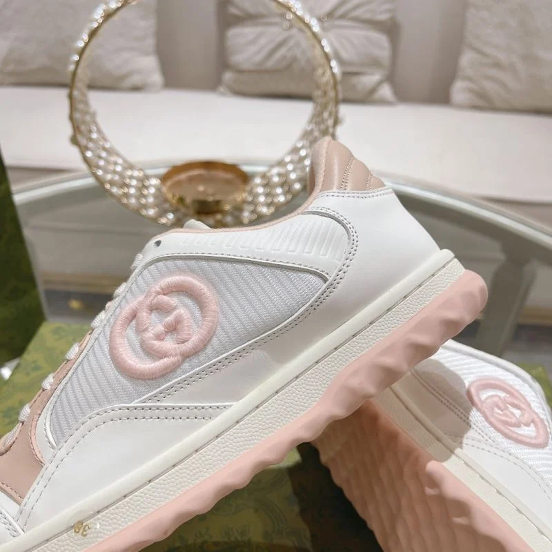Accurate model Gucci Low Shoes