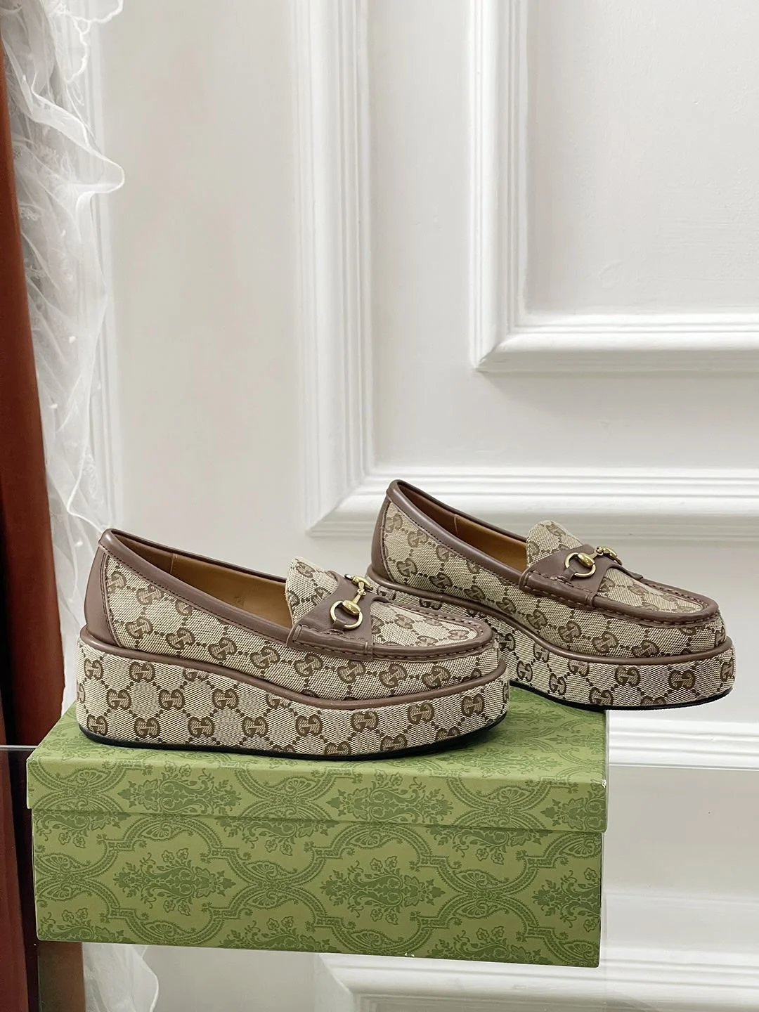 Top mirror Gucci Low Shoes