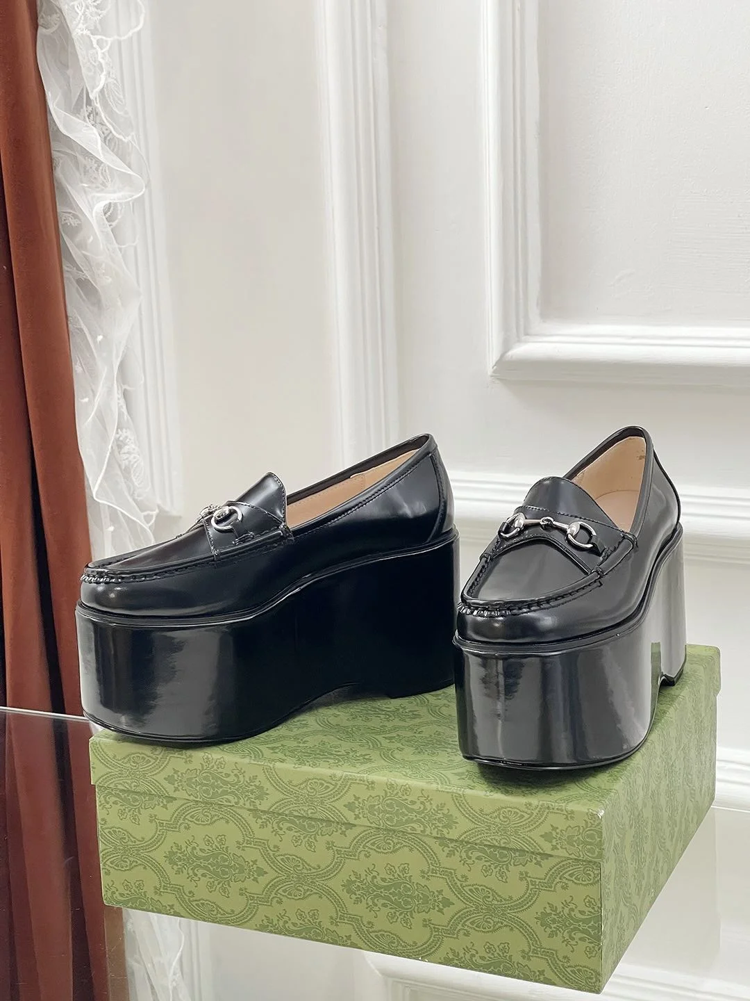 Top mirror Gucci Low Shoes