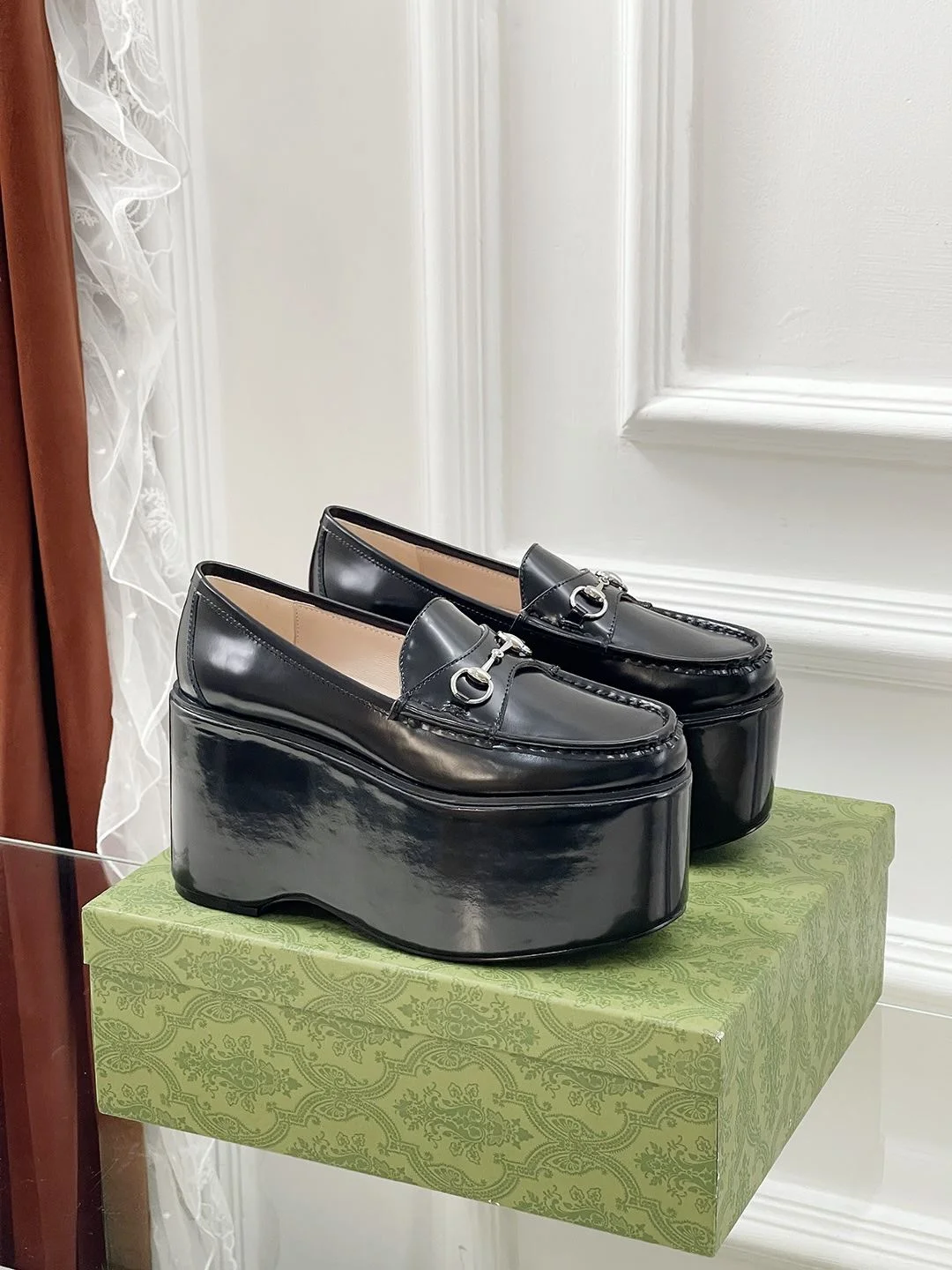 Top mirror Gucci Low Shoes