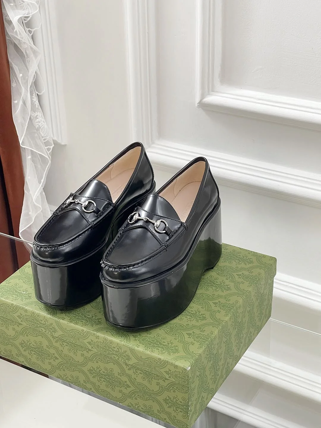 Top mirror Gucci Low Shoes