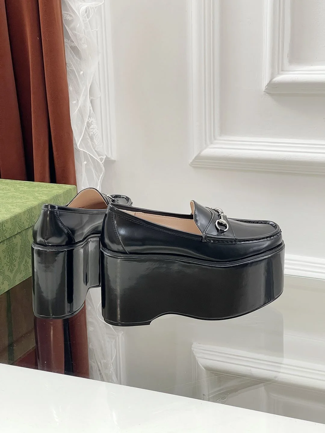 Top mirror Gucci Low Shoes