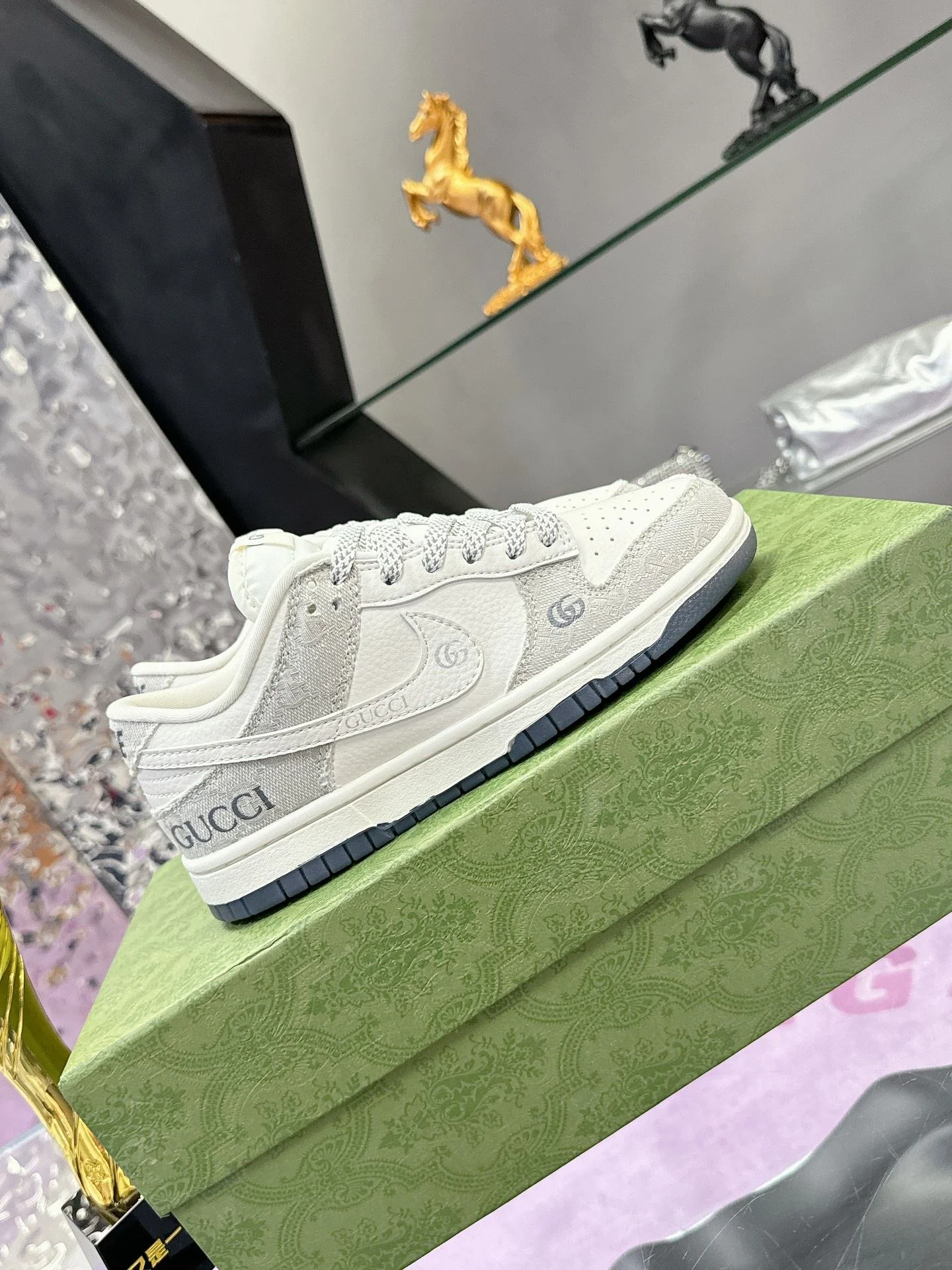 Top mirror Gucci Low Shoes