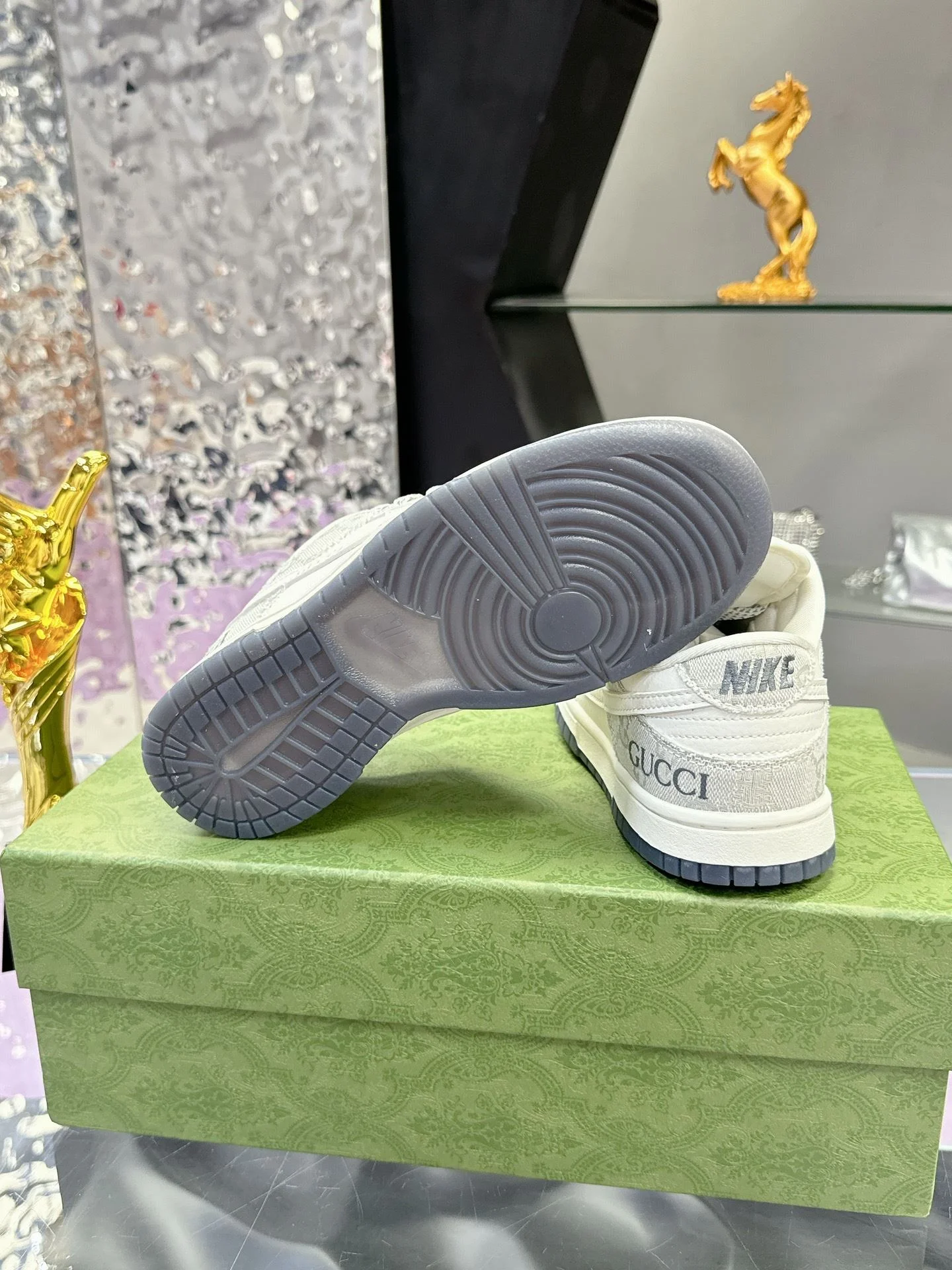 Top mirror Gucci Low Shoes