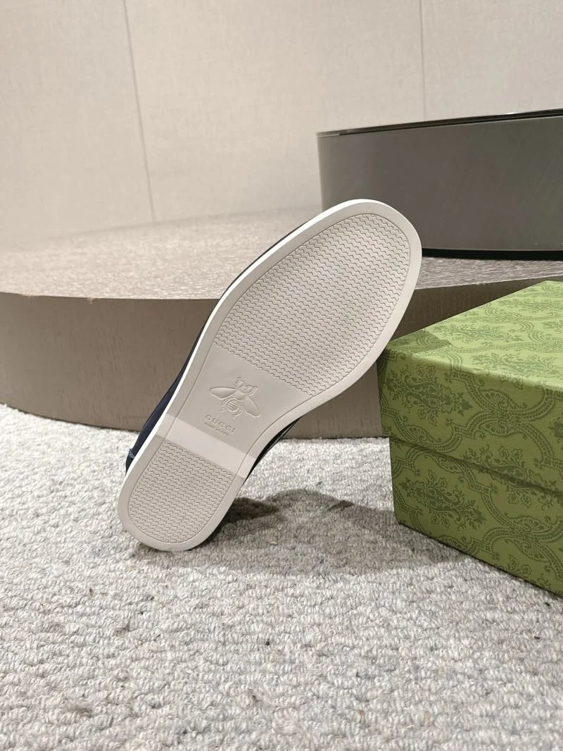 Accurate model Gucci Low Shoes