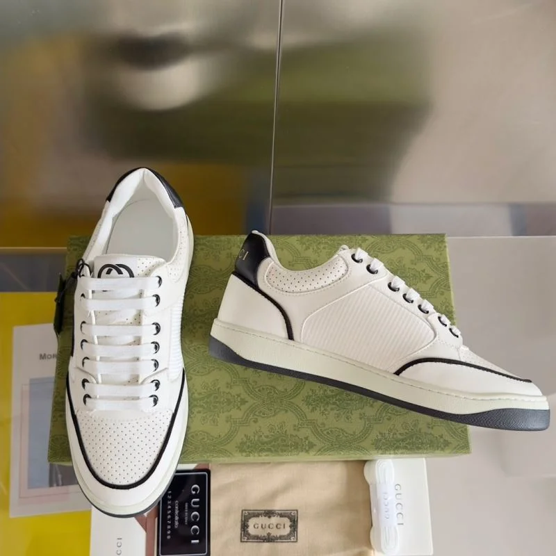 Accurate model Gucci Low Shoes