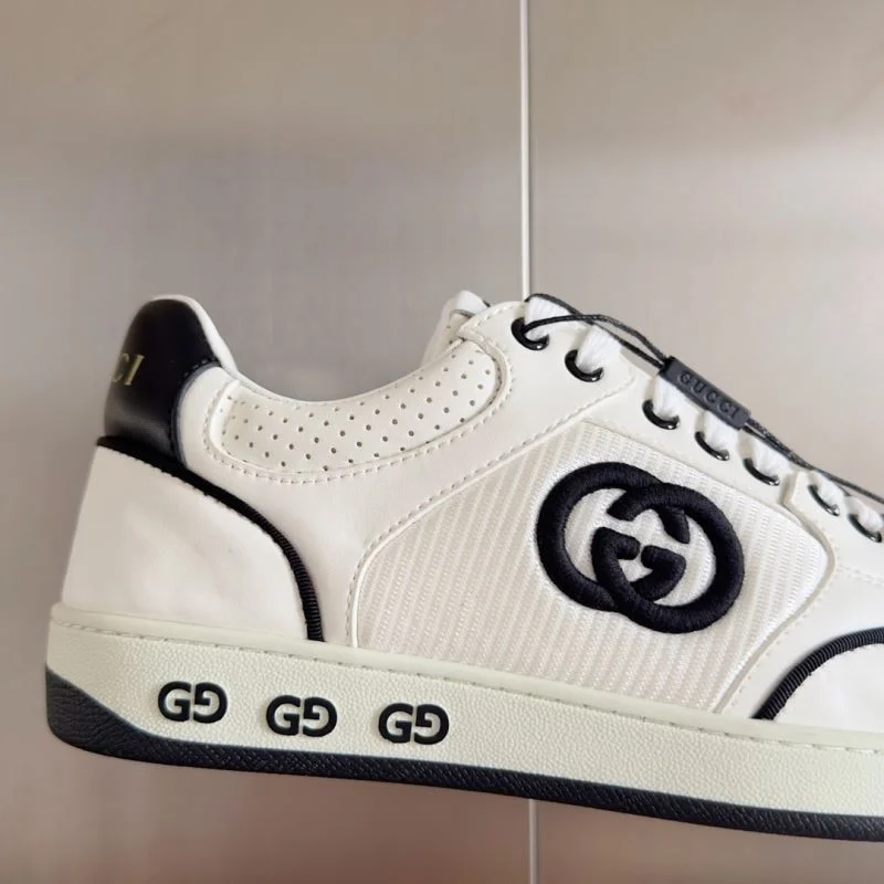 Accurate model Gucci Low Shoes