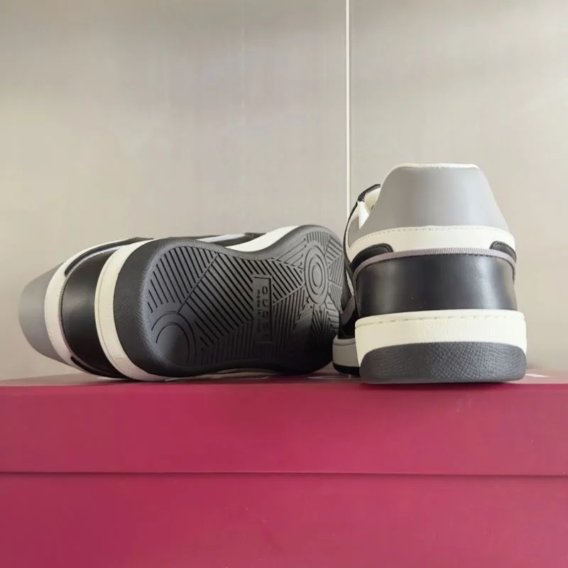 Accurate model Gucci Low Shoes