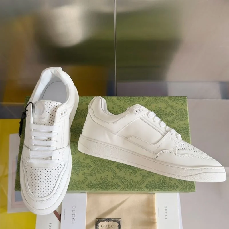 Accurate model Gucci Low Shoes