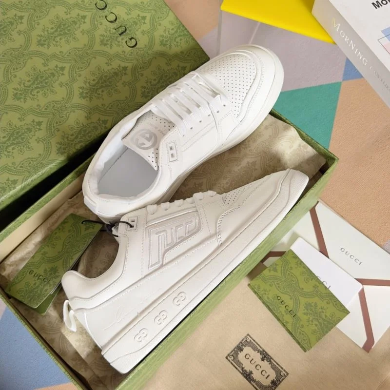 Accurate model Gucci Low Shoes