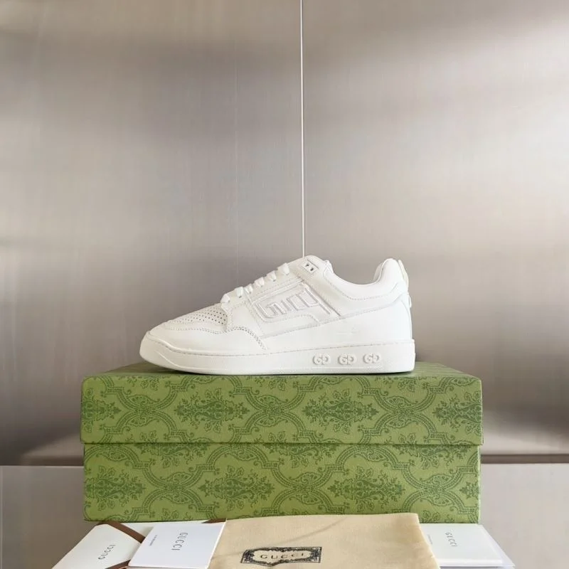 Accurate model Gucci Low Shoes