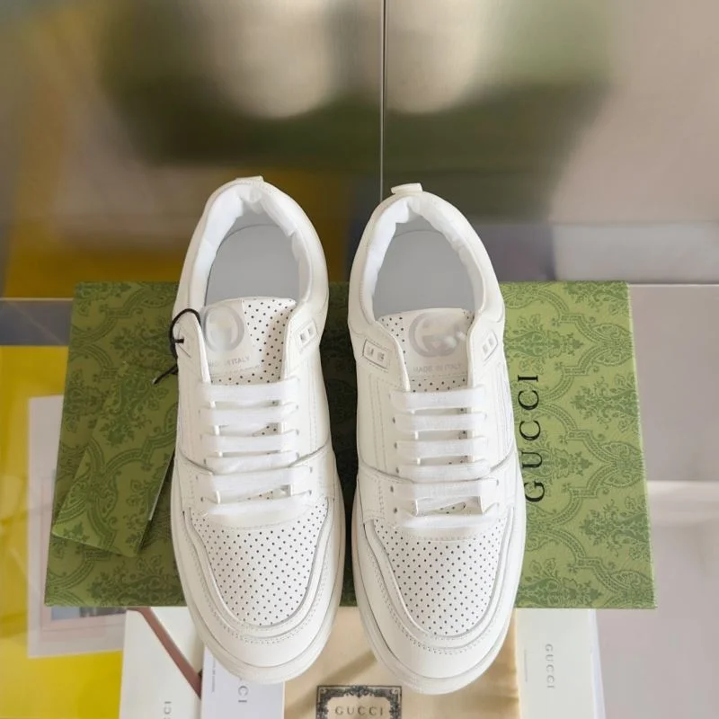 Accurate model Gucci Low Shoes