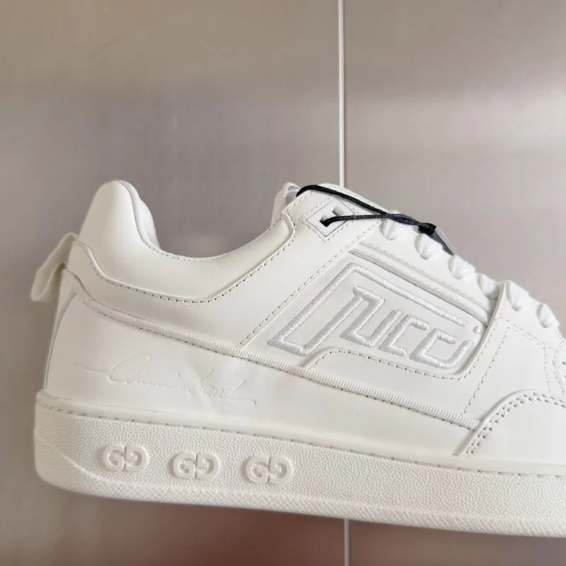 Accurate model Gucci Low Shoes