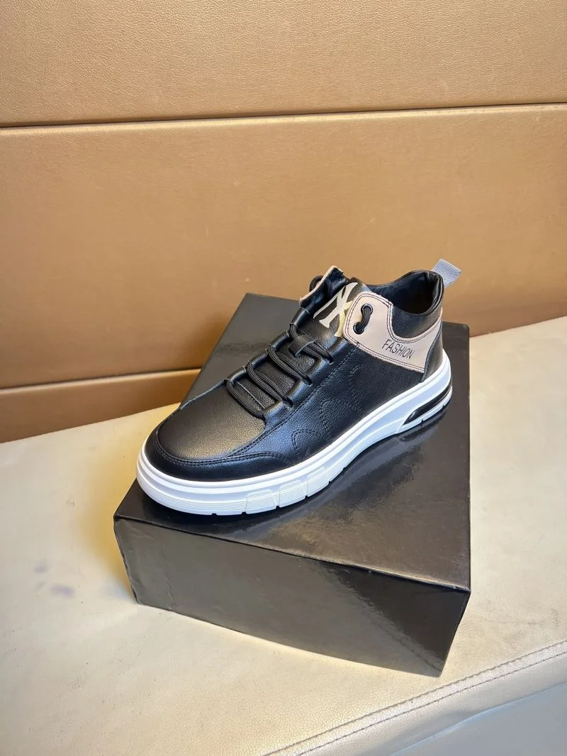Accurate model Gucci Low Shoes