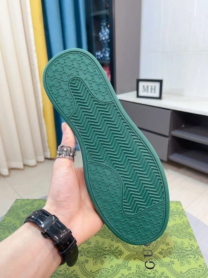 Accurate model Gucci Low Shoes