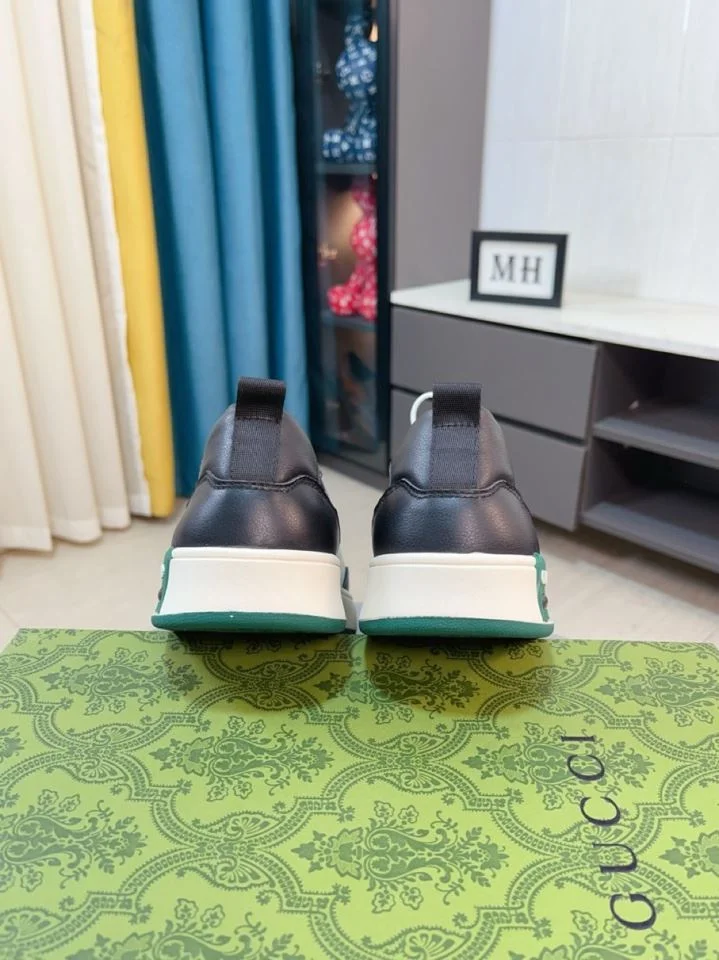 Accurate model Gucci Low Shoes