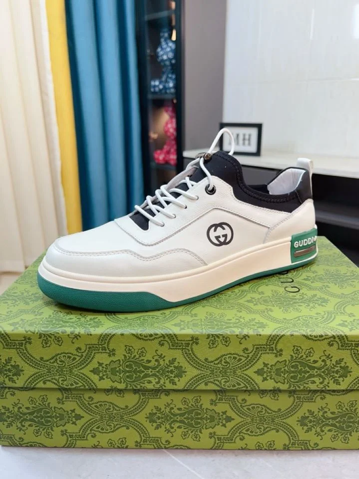 Accurate model Gucci Low Shoes