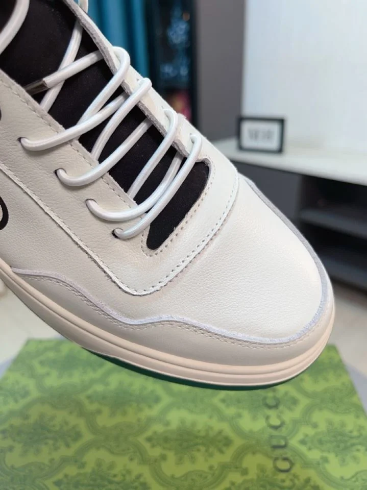 Accurate model Gucci Low Shoes
