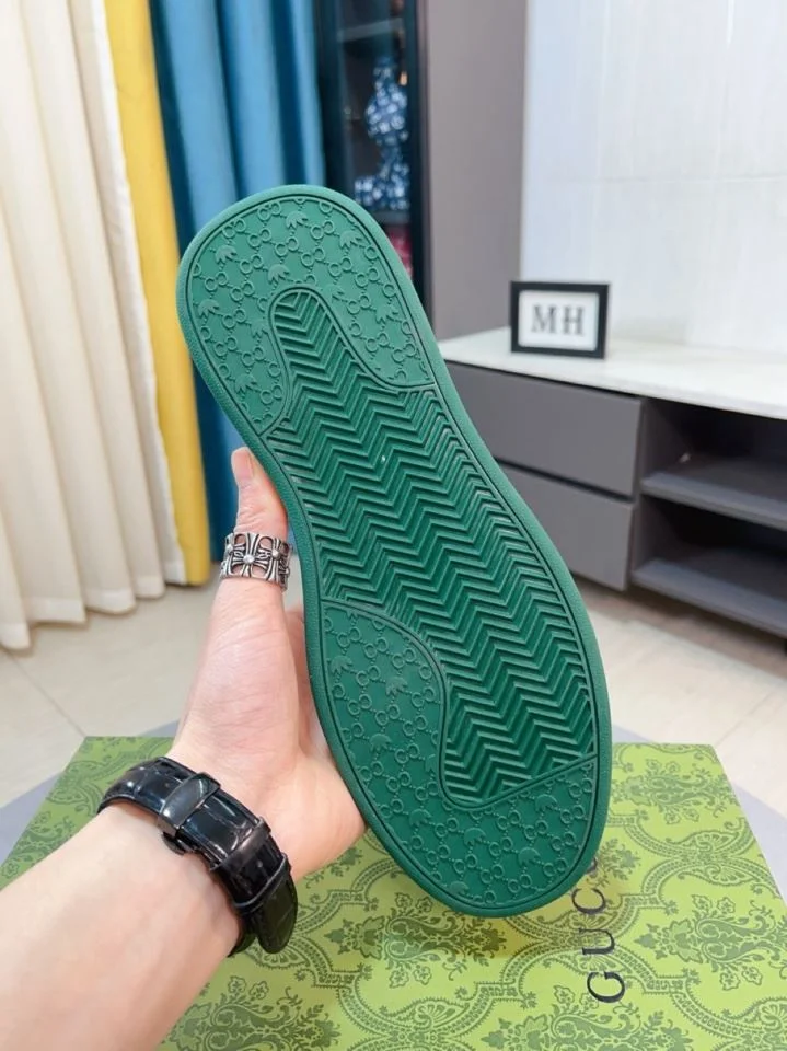 Accurate model Gucci Low Shoes