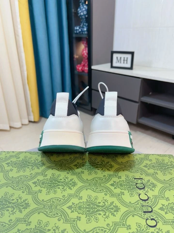 Accurate model Gucci Low Shoes