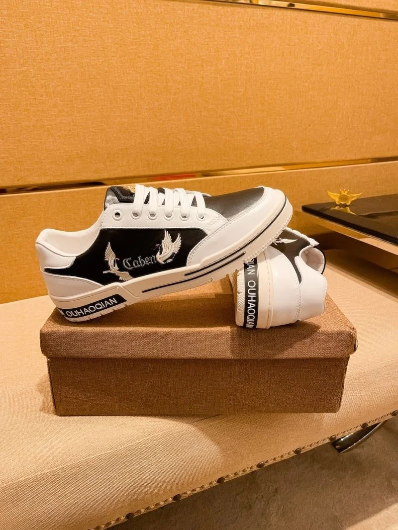 Value-priced Gucci Low Shoes
