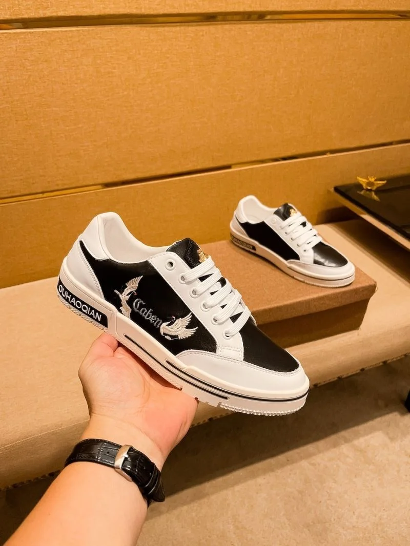 Value-priced Gucci Low Shoes