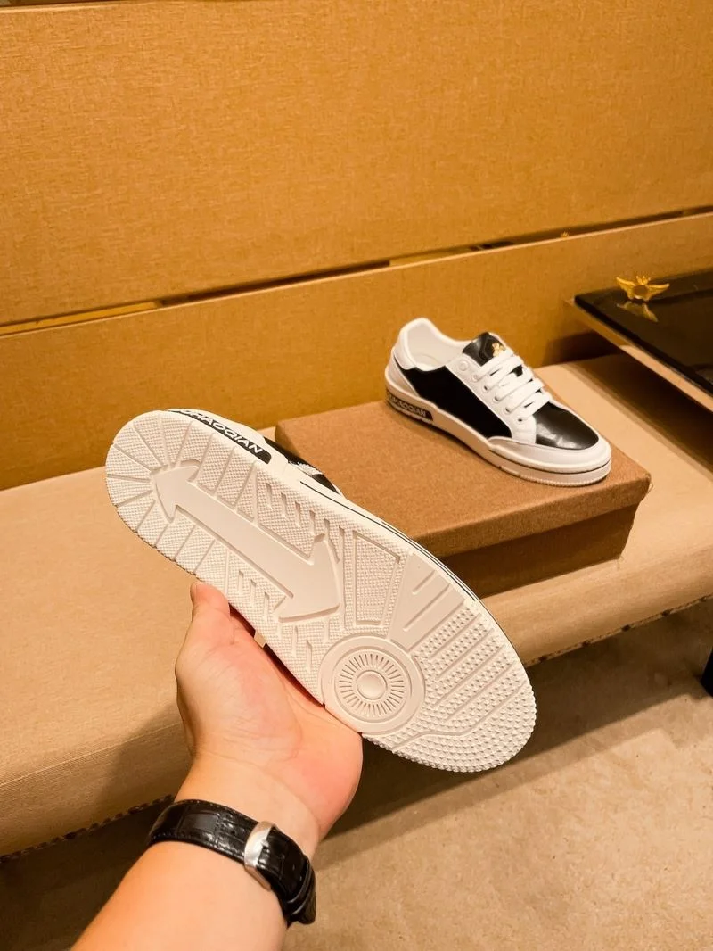 Value-priced Gucci Low Shoes