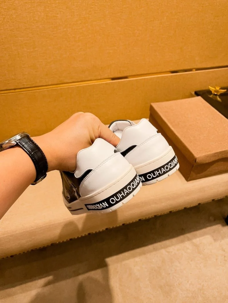 Value-priced Gucci Low Shoes
