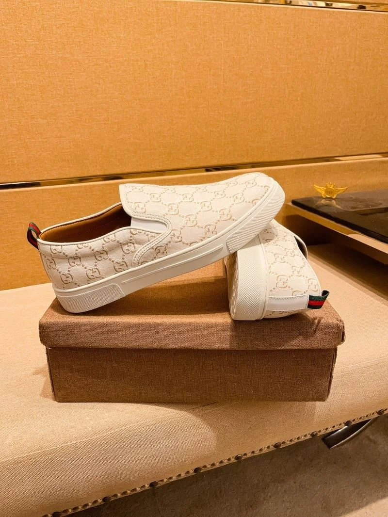 Value-priced Gucci Low Shoes