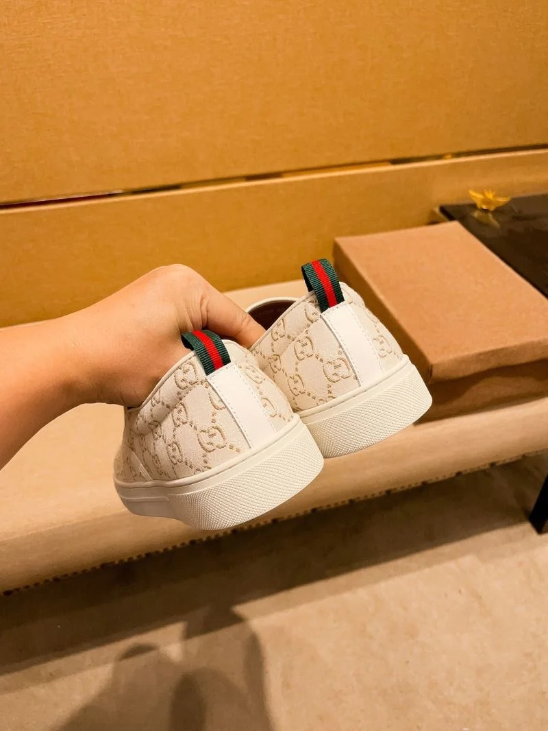 Value-priced Gucci Low Shoes