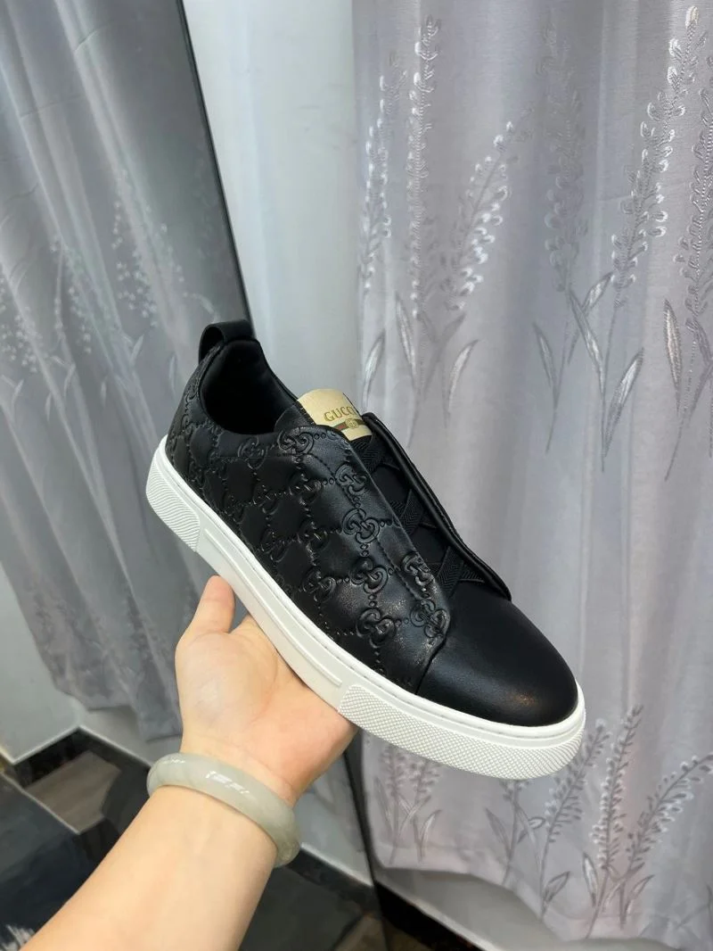 Accurate model Gucci Low Shoes