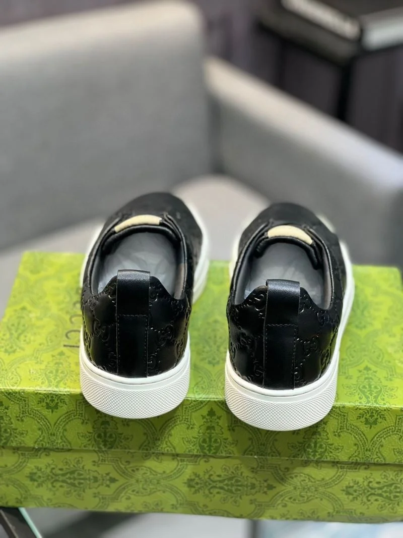 Accurate model Gucci Low Shoes