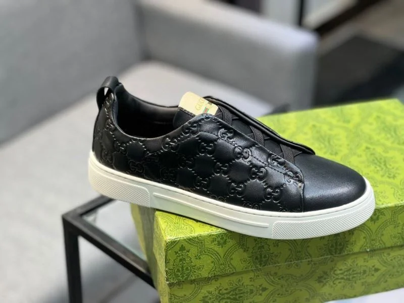 Accurate model Gucci Low Shoes